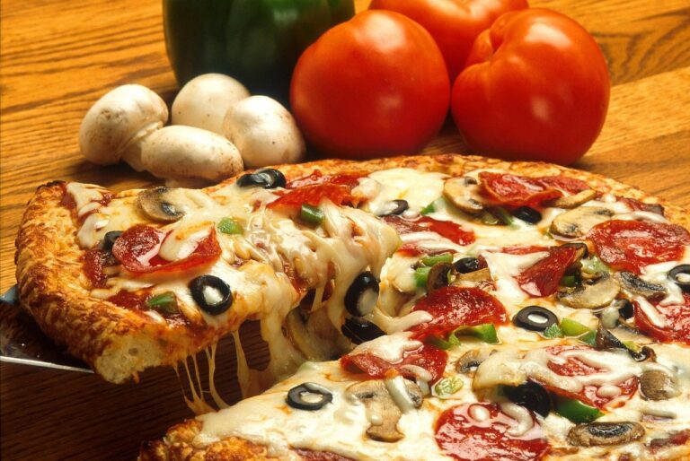 Aprenda a fazer uma deliciosa pizza portuguesa que sua família vai amar